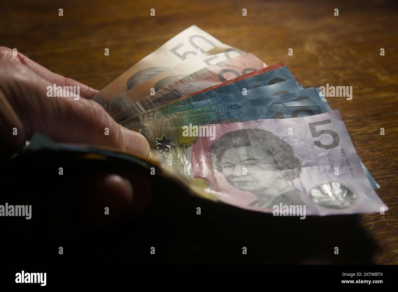 Hand holding cash notes Australian Dollars 5 10 20 50 Stock Photo - Alamy