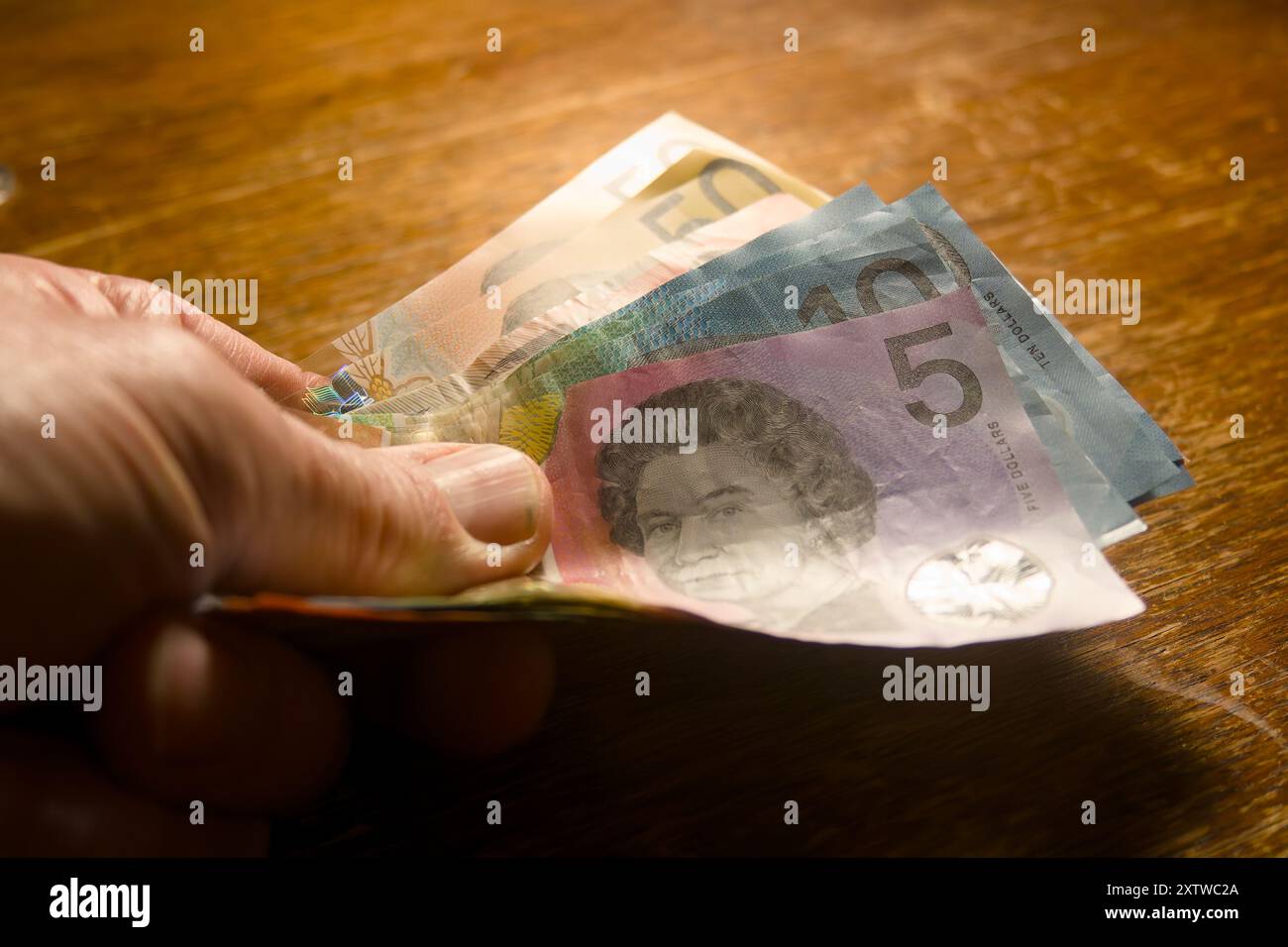 Hand holding cash notes Australian Dollars 5 10 20 50 Stock Photo - Alamy