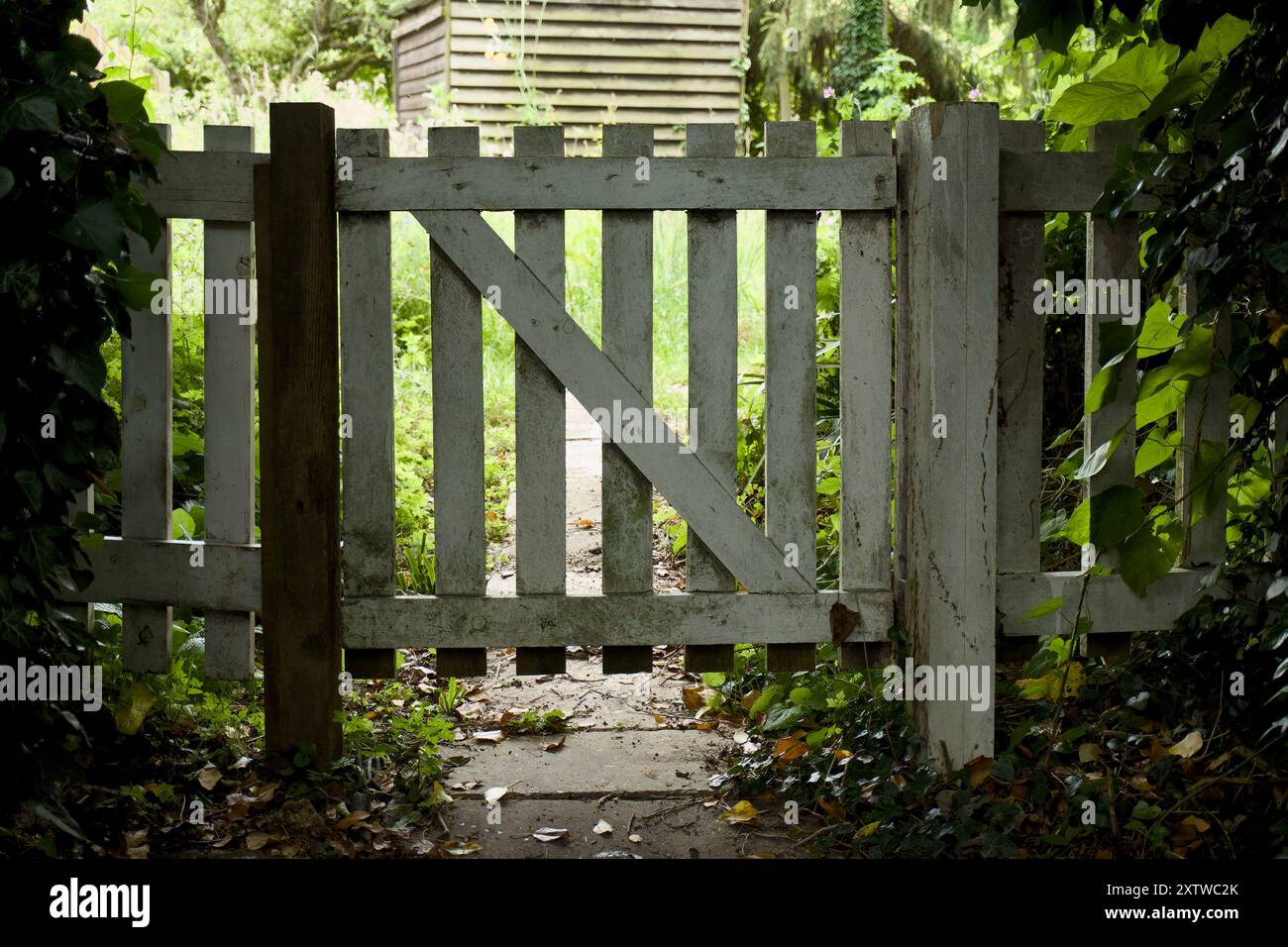 Vintage old white English gate Stock Photo - Alamy