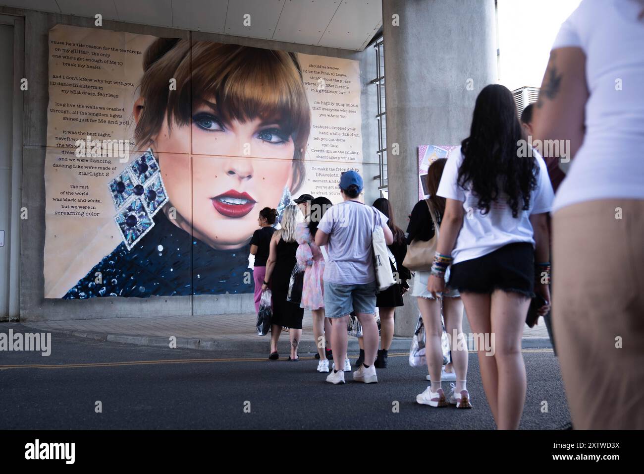 Swifties wembley stadium hi-res stock photography and images - Alamy