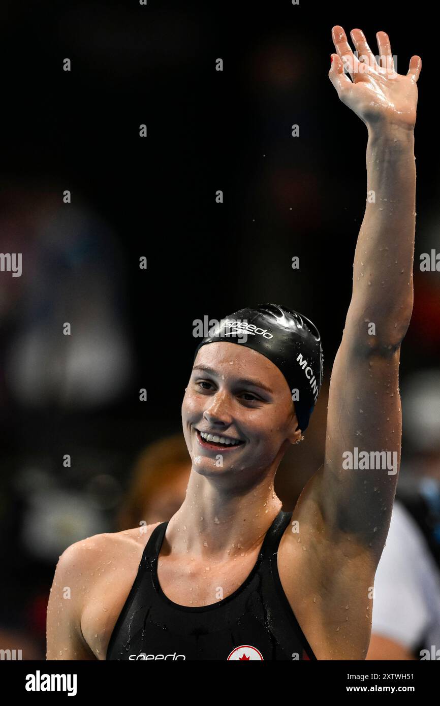 Summer Mcintosh of Canada celebrates after winning the gold medal in ...