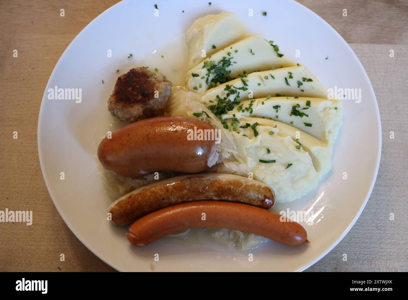 German cuisine: bratwurst (grilled pork sausages), mashed potatoes and ...