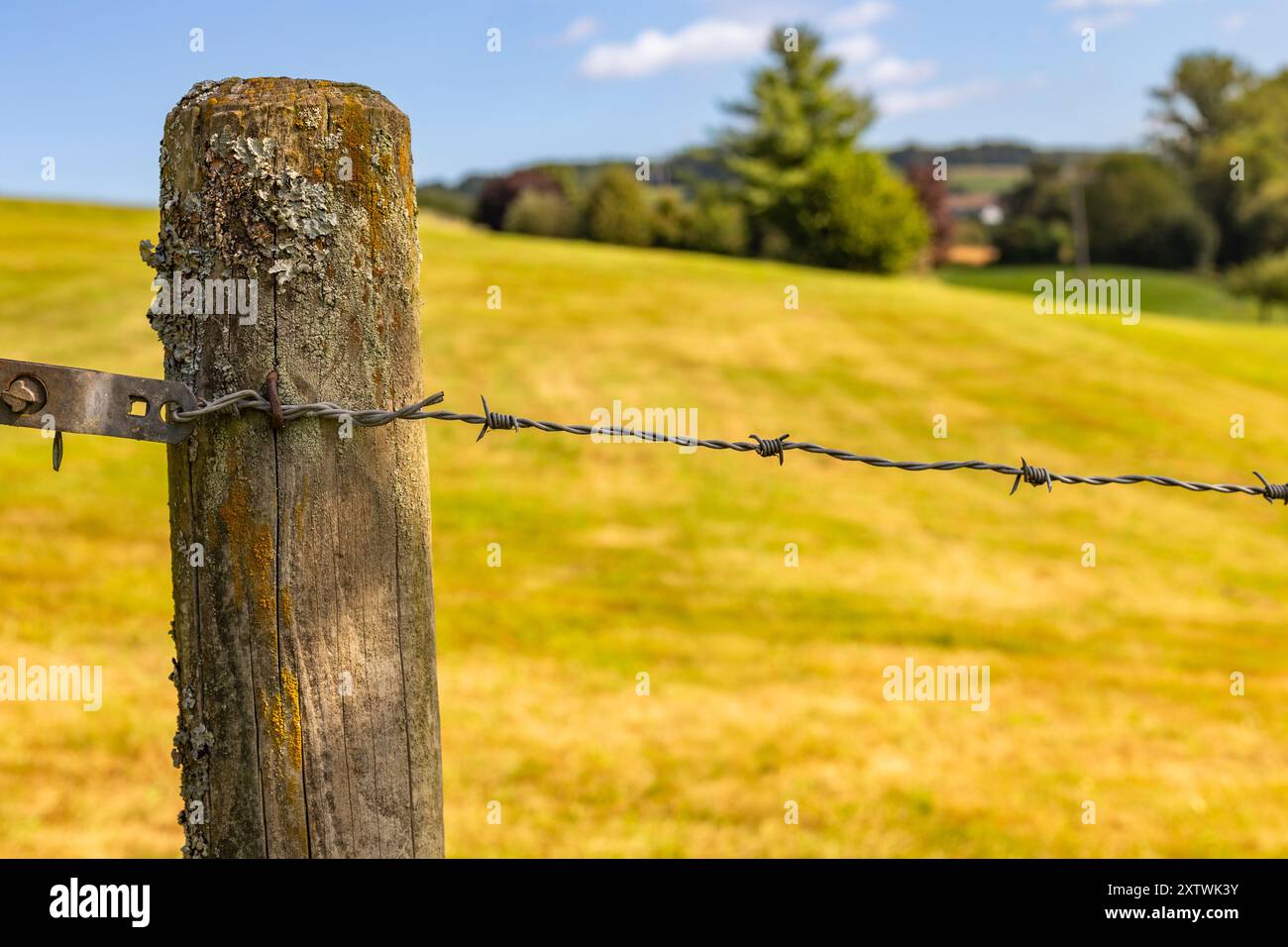 Traditional fencing hi-res stock photography and images - Alamy