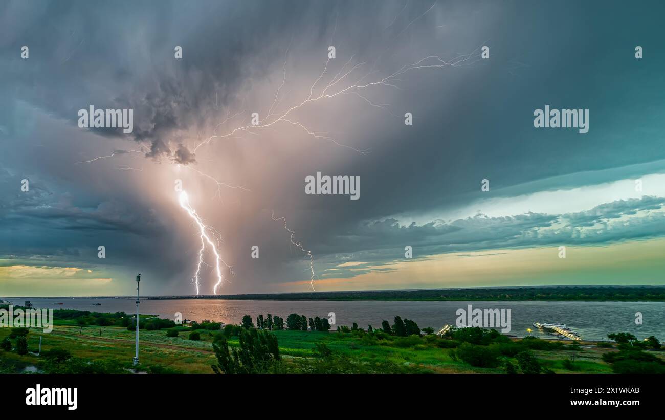 Thunderstorm and lightning dusk hi-res stock photography and images - Alamy