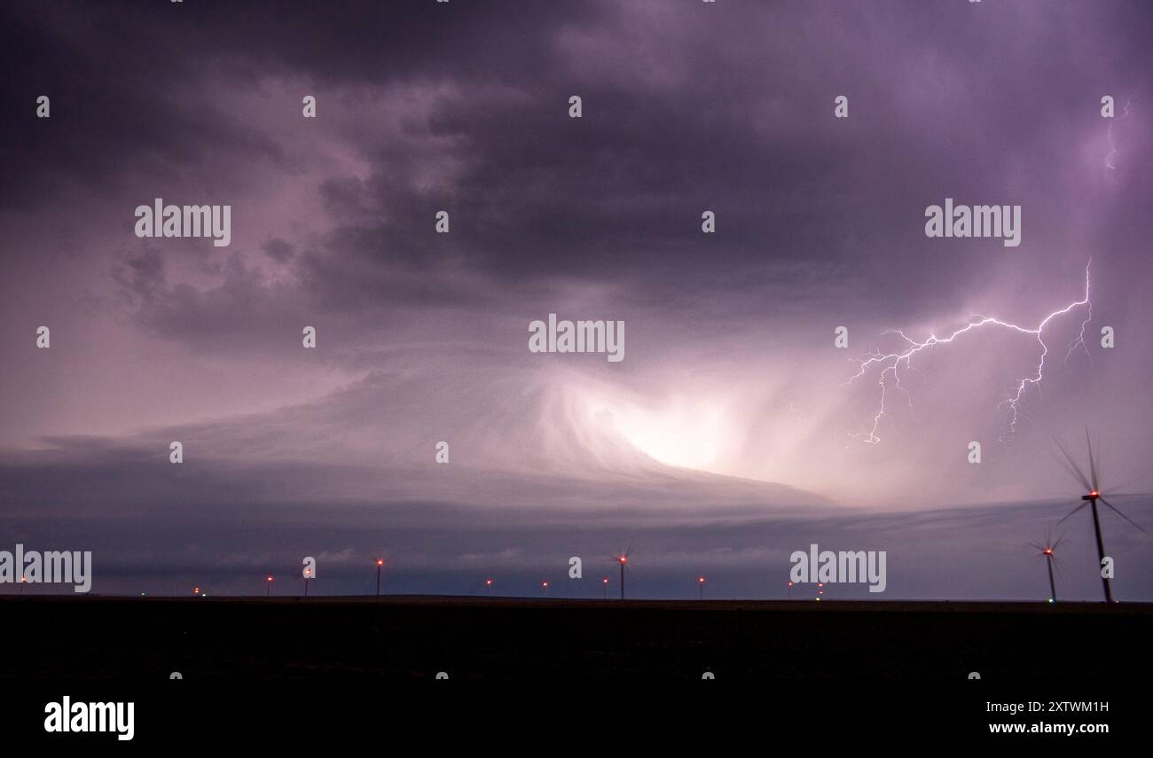 Thunderstorm and lightning dusk hi-res stock photography and images - Alamy