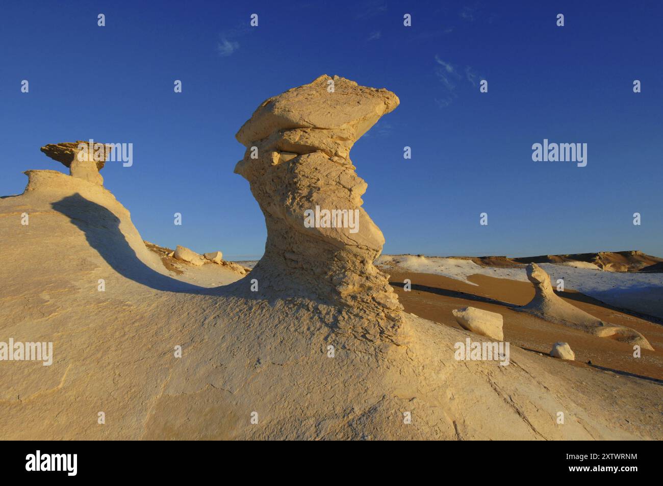 Egypt, White Desert, bizarre sandstone cliffs, Middle East, Africa ...