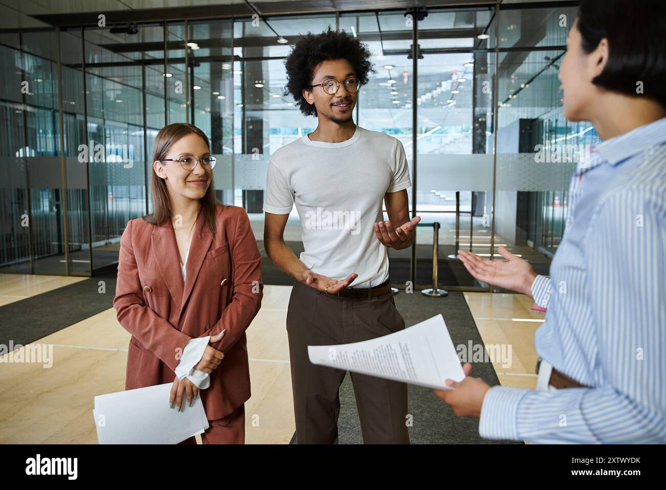 Man stand in an elevator hi-res stock photography and images - Alamy