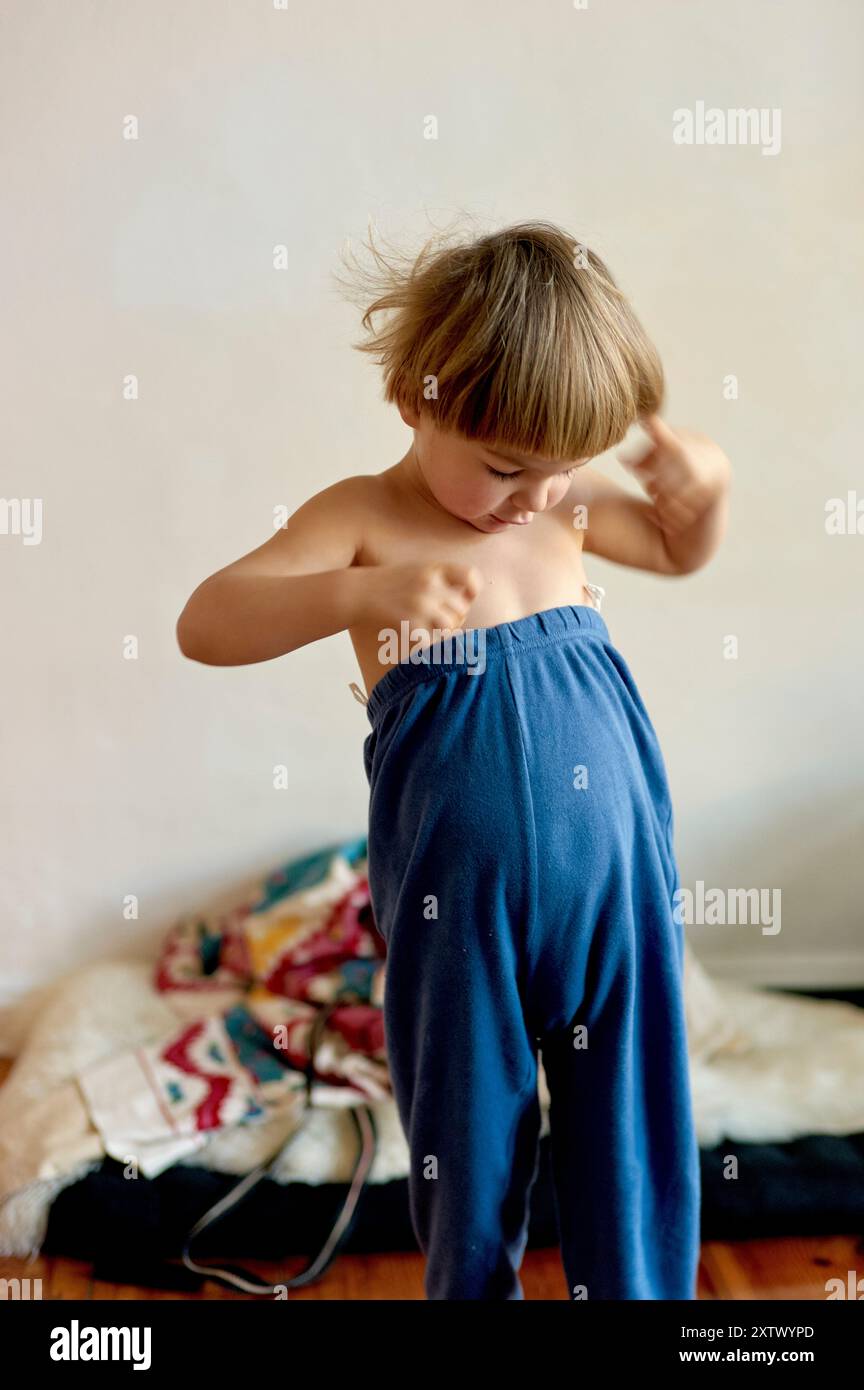 Child dressing themselves hi-res stock photography and images - Alamy