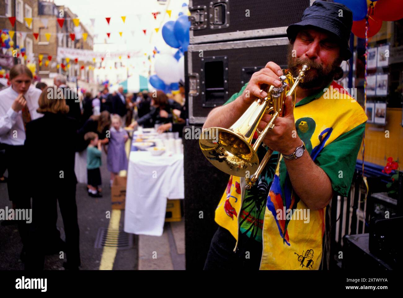 1990s london street hi-res stock photography and images - Alamy