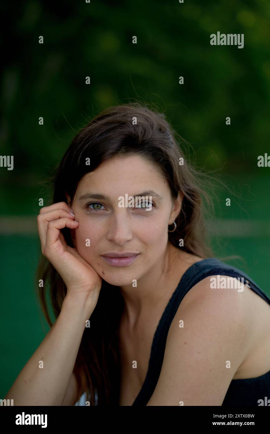 Womwavy hi-res stock photography and images - Alamy