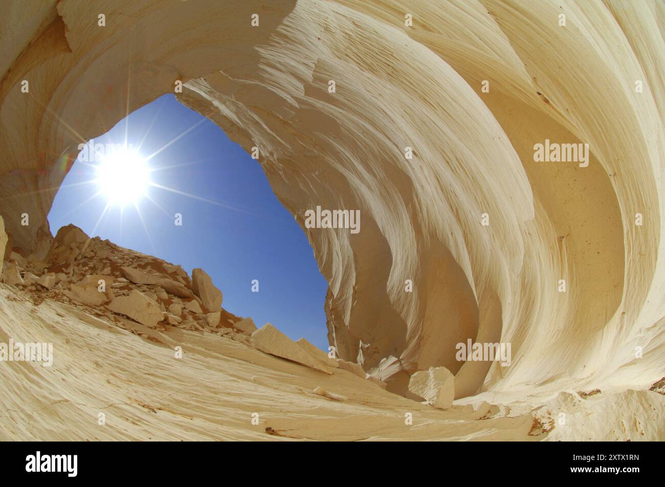 Egypt, White Desert, bizarre sandstone cliffs, Middle East, Africa ...