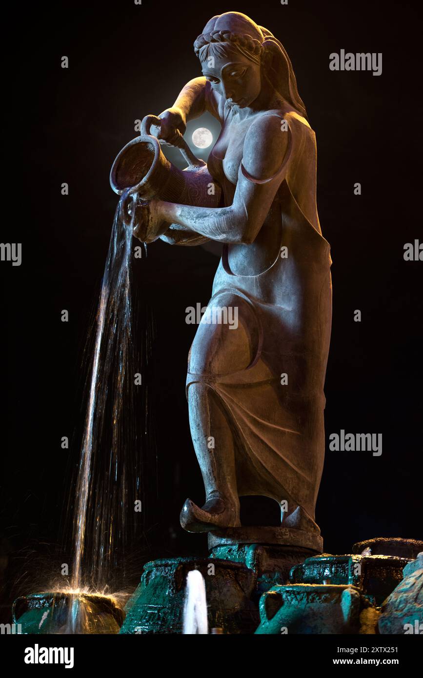 Full Moon Rises behind Kahramana Statue in Baghdad, Iraq Stock Photo ...