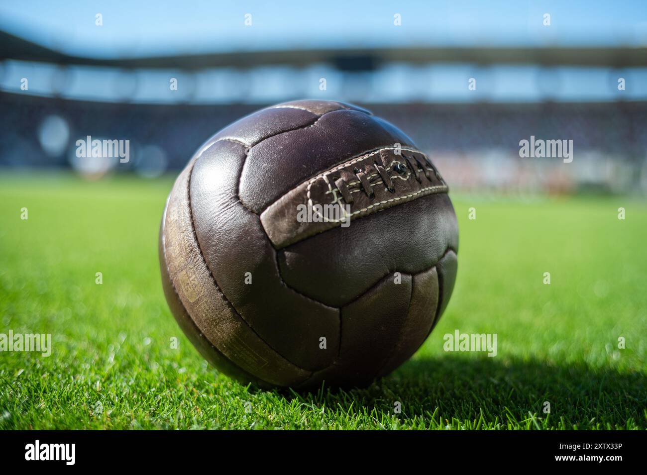 Retro stadium hi-res stock photography and images - Alamy