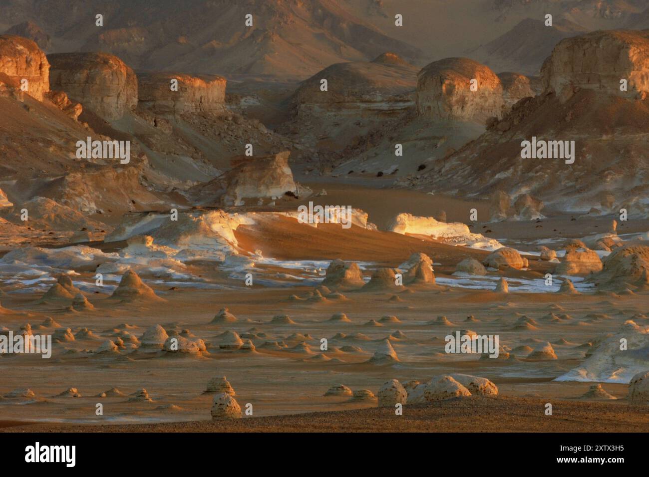 Egypt, White Desert, bizarre sandstone cliffs, Middle East, Africa ...