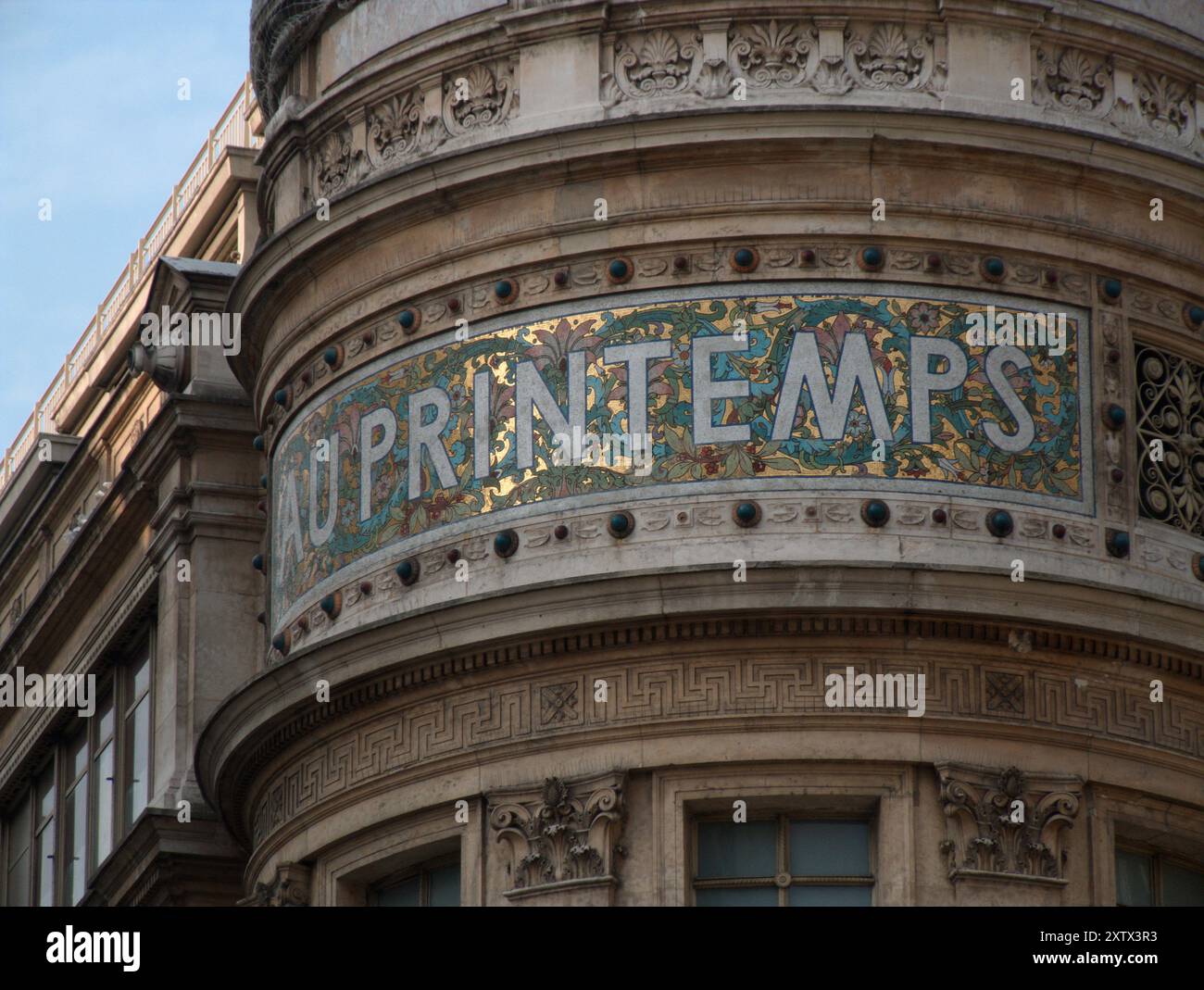 Galleries Printemps (rebuilt in 1924 by architect George Wybo). Façade ...