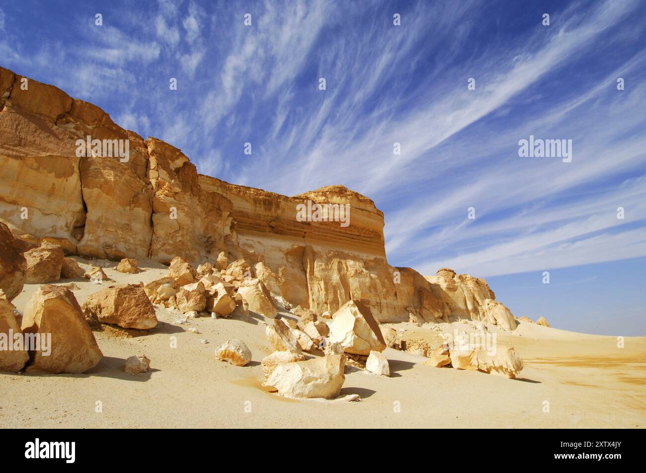 Egypt, White Desert, bizarre sandstone cliffs, Middle East, Africa ...
