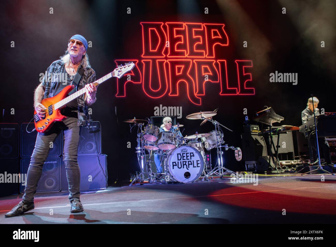 Deep purple fan club hi-res stock photography and images - Alamy
