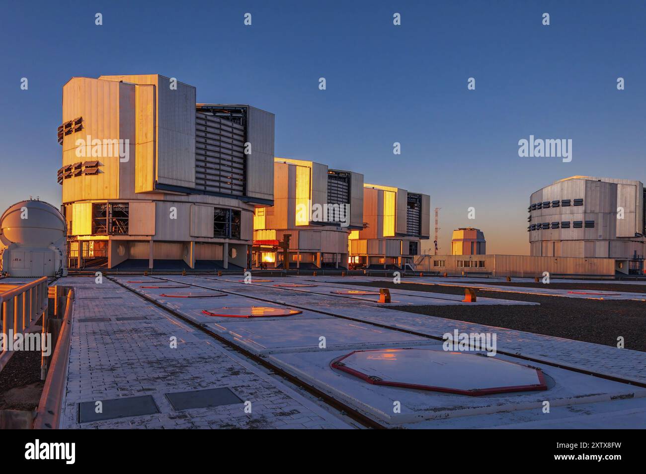 VLT Paranal Observatory at Dusk Stock Photo - Alamy