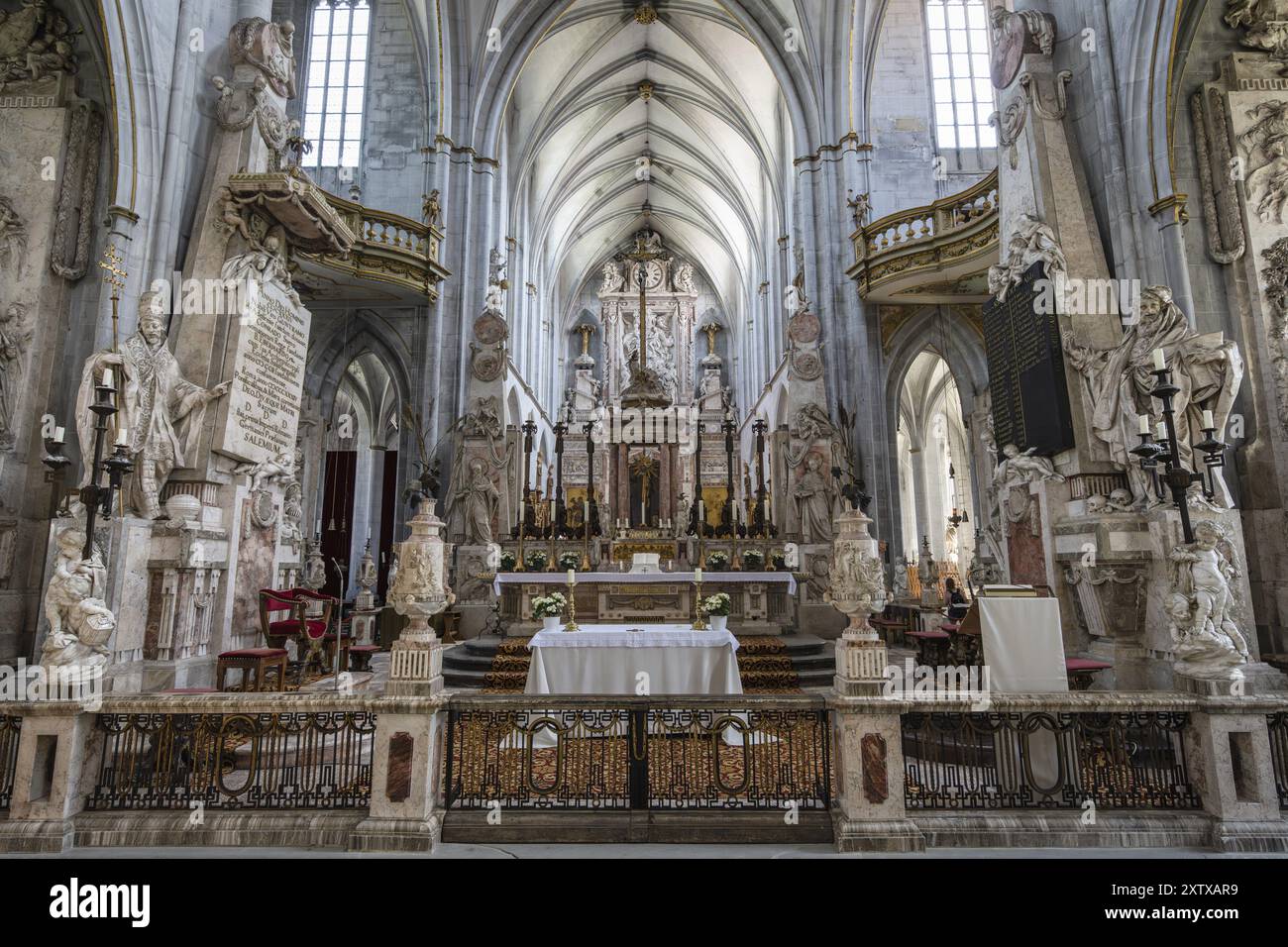 View into the choir and altar of Salem Minster with different styles ...
