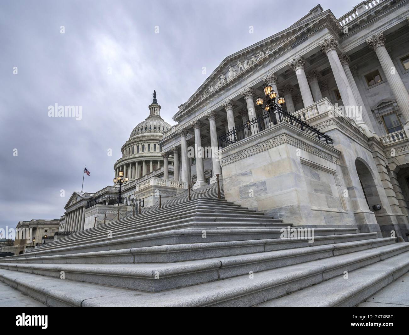 Famous united states capitol building hi-res stock photography and ...
