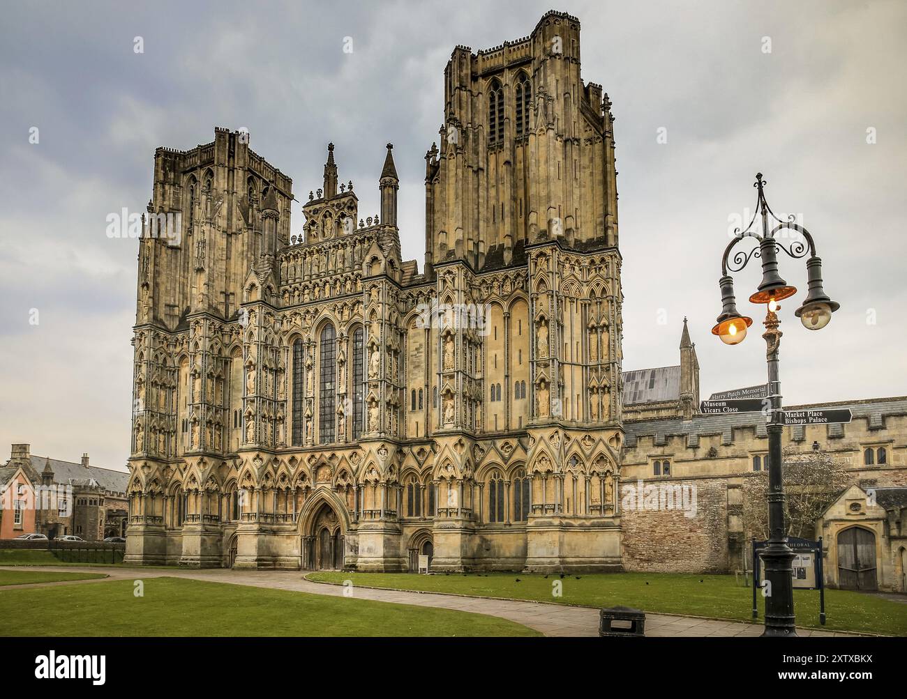 Facade wells cathedral in hi-res stock photography and images - Alamy