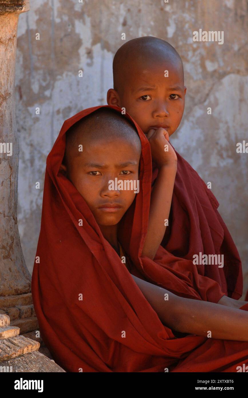 Novice monk looking at camera hi-res stock photography and images - Alamy