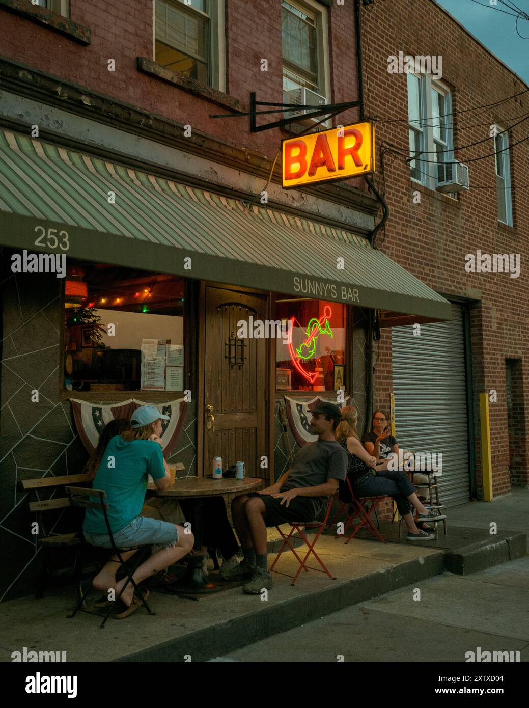 Sunnys bar hi-res stock photography and images - Alamy