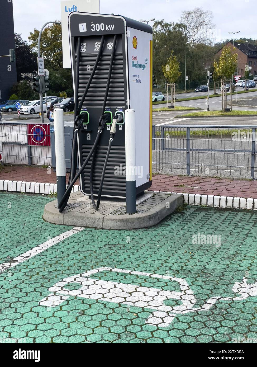 E-charging column Charging column for e-cars Electric cars 300 kw with ...