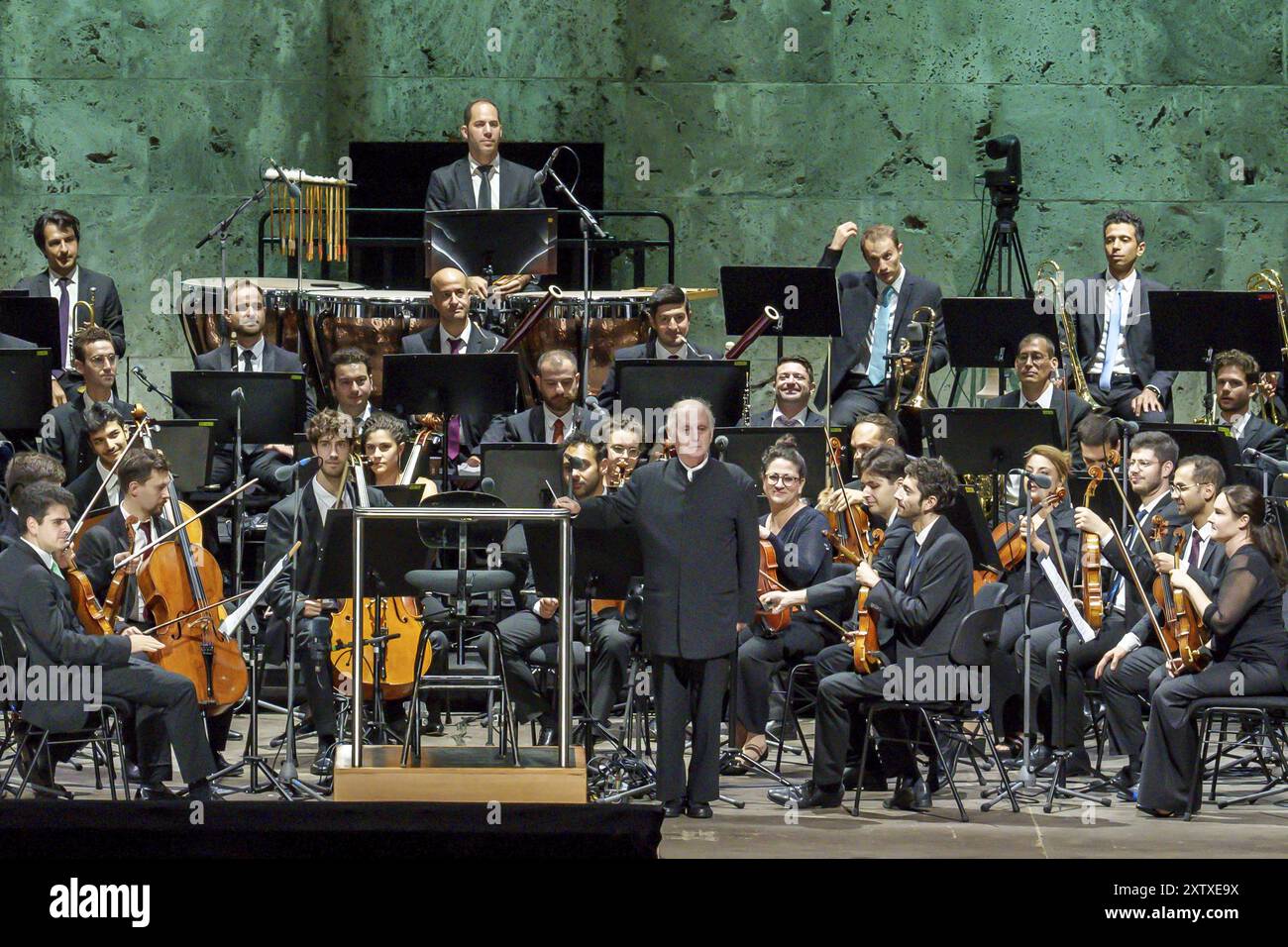 Daniel Barenboim, conductor of the West-Eastern Divan Orchestra live at ...