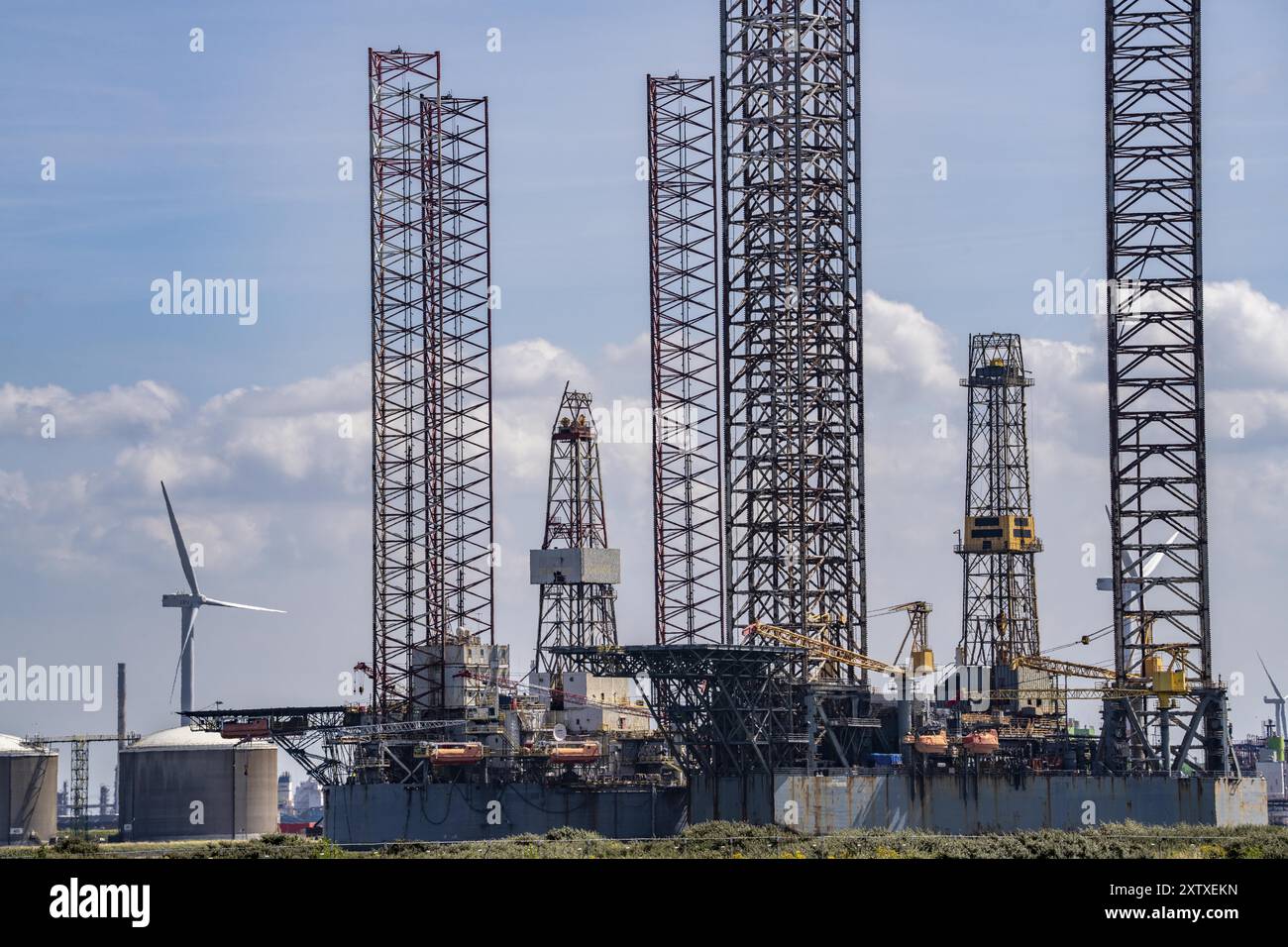 Production infrastructure hi-res stock photography and images - Alamy
