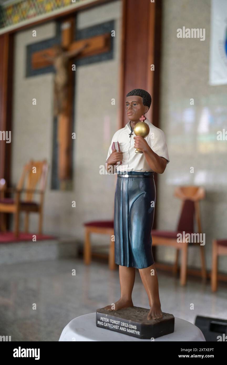 PAPUA NEW GUINEA, Port Moresby, catholic cathedral, sculpture odf ...