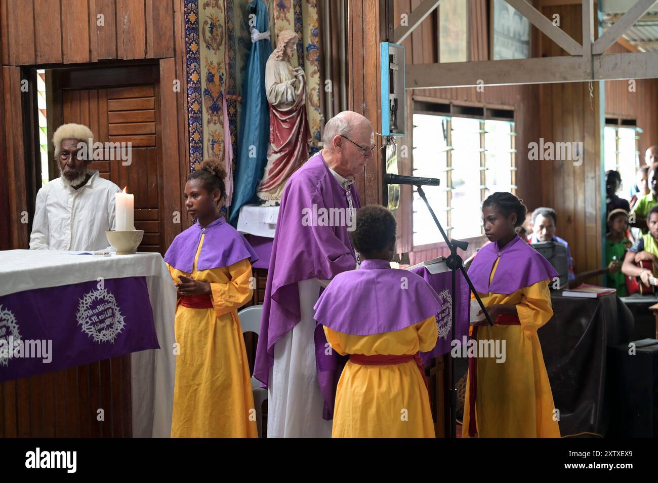 PAPUA NEW GUINEA, Madang, village Riwo, mass in catholic church, SVD ...
