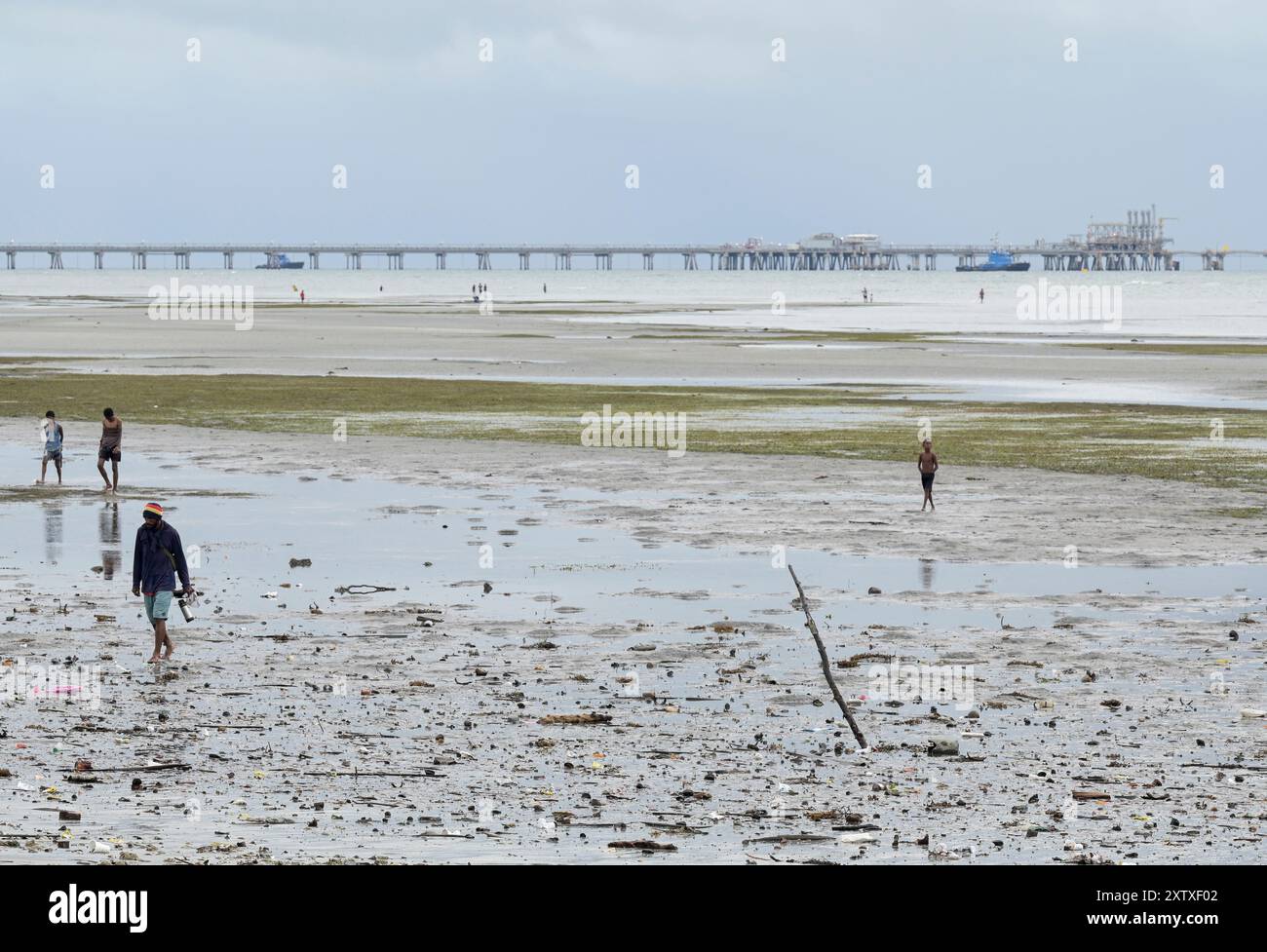 PAPUA NEW GUINEA, capital city Port Moresby, Caution bay, Papa beach at ...