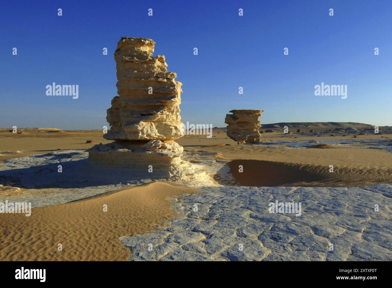Egypt, White Desert, bizarre sandstone cliffs, Middle East, Africa ...