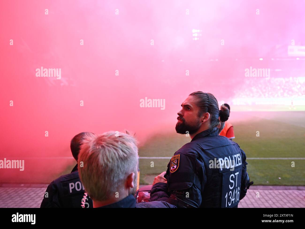 16 August 2024, Saxony-Anhalt, Halle (Saale): Soccer: DFB Cup, Hallescher FC - FC St. Pauli, 1st ...