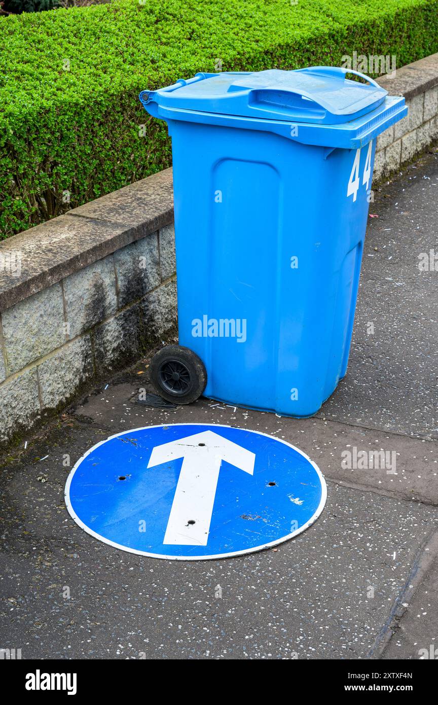 On 1 wheelie wheely wheeled bin bins hi-res stock photography and ...