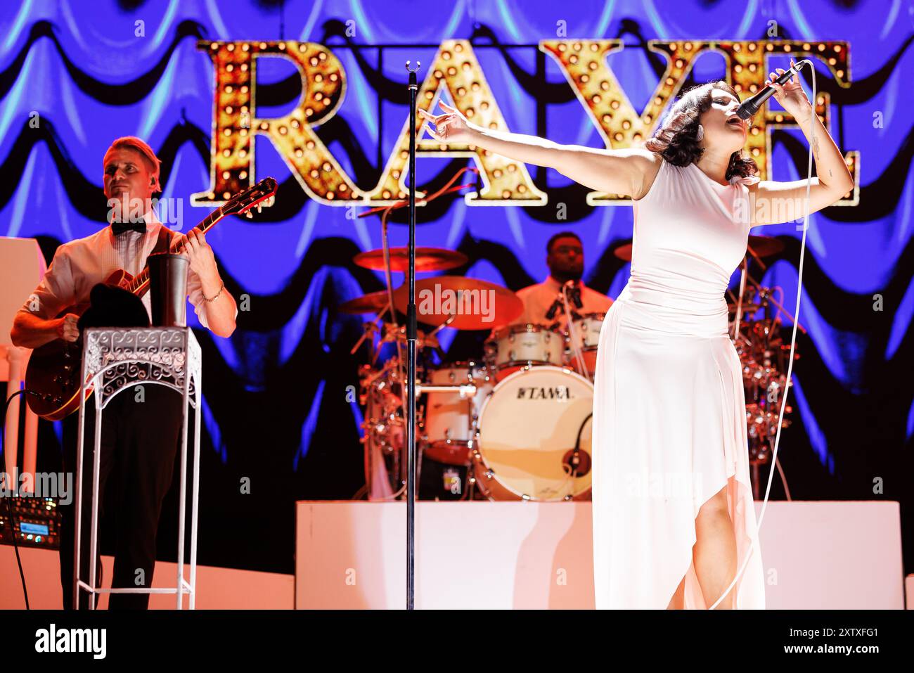 Raye singer hi-res stock photography and images - Alamy