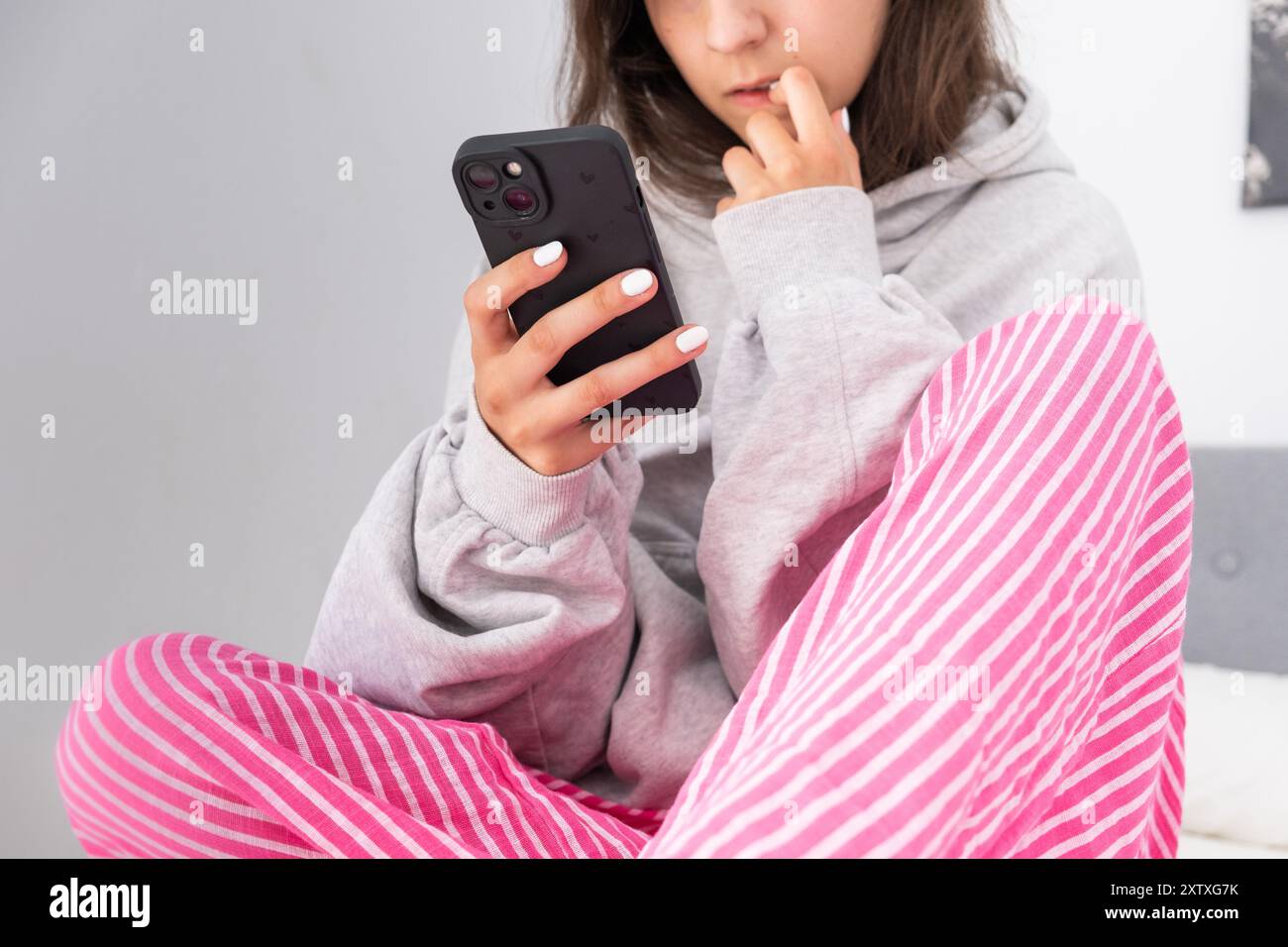 Young teenage girl biting on hi-res stock photography and images - Alamy