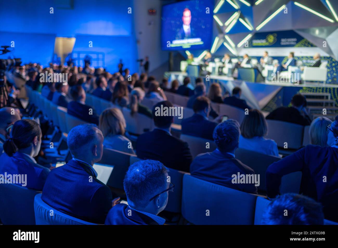 Audience in a large conference hall hi-res stock photography and images ...
