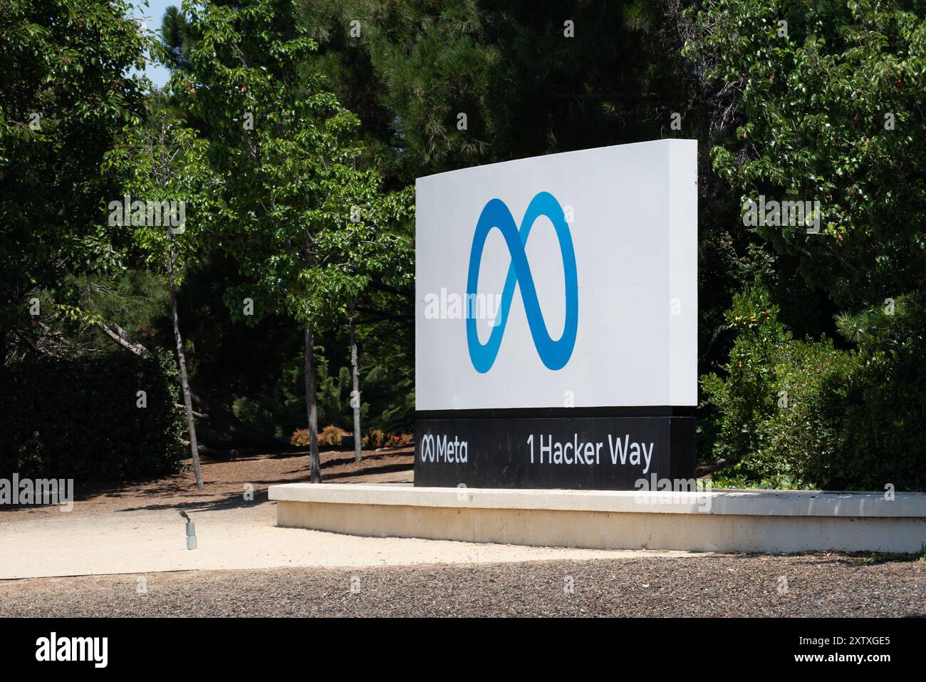 Meta headquarters hacker way hi-res stock photography and images - Alamy