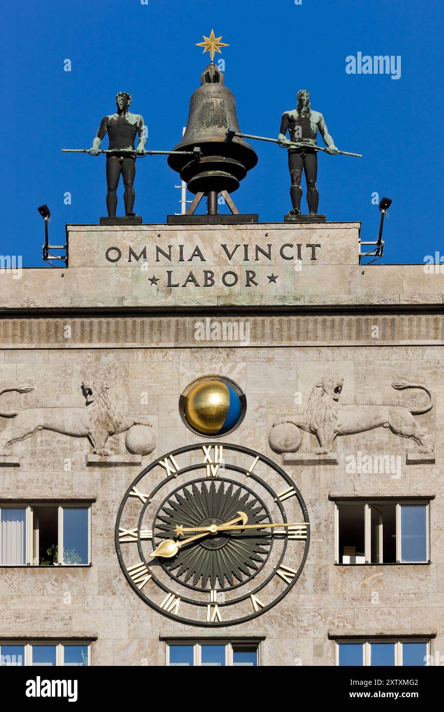 Kroch tower block on Augustusplatz in Leipzig Stock Photo - Alamy