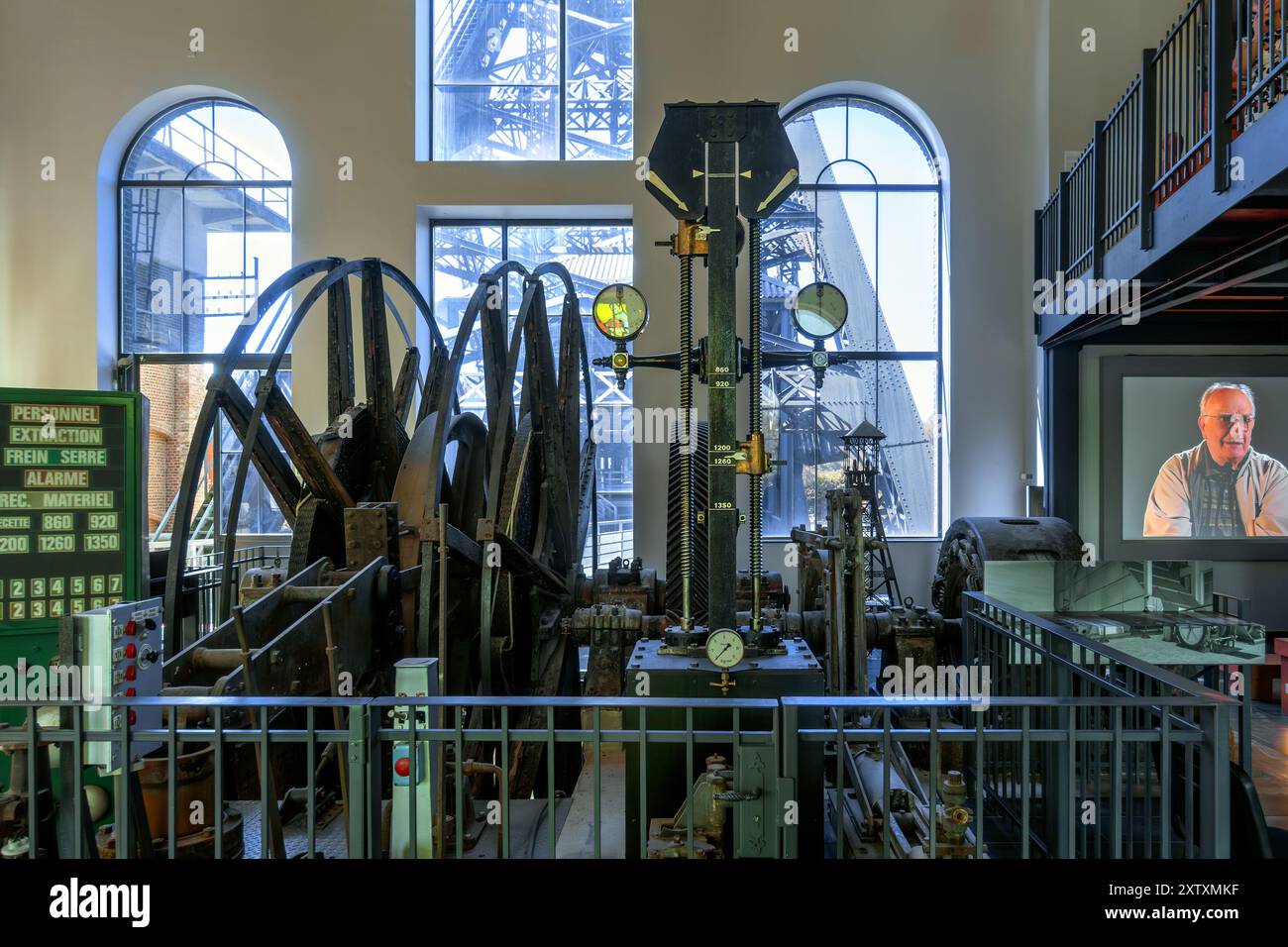 Winding engine with depth indicator to raise and lower lift cage in ...