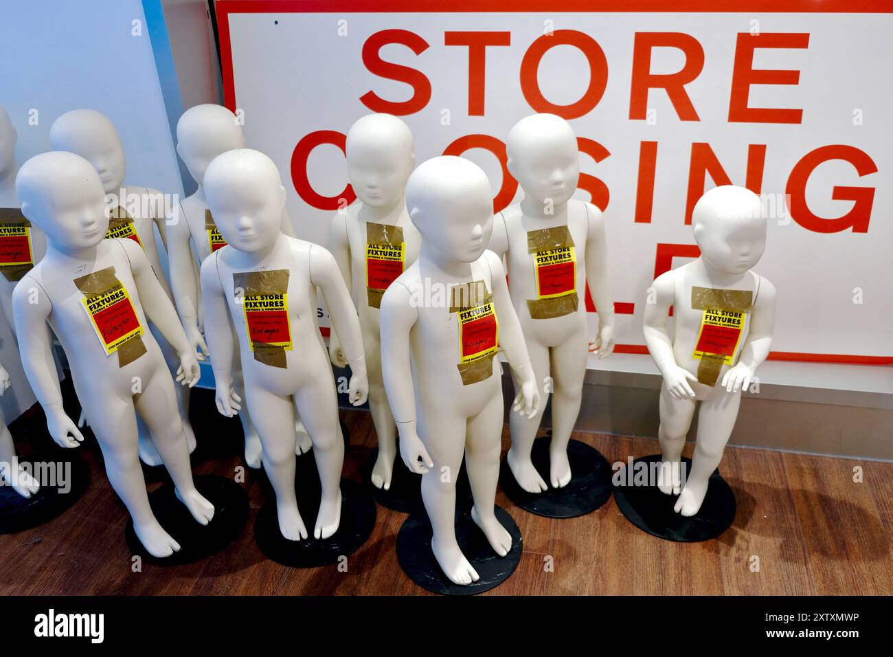 Child mannequins in store hi-res stock photography and images - Alamy