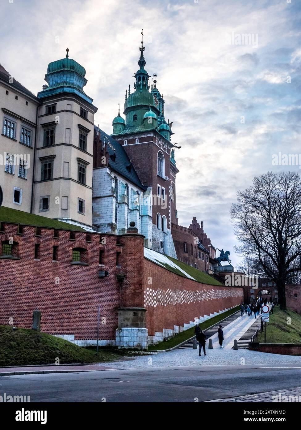 Krakow poland wawel royal castle hi-res stock photography and images ...