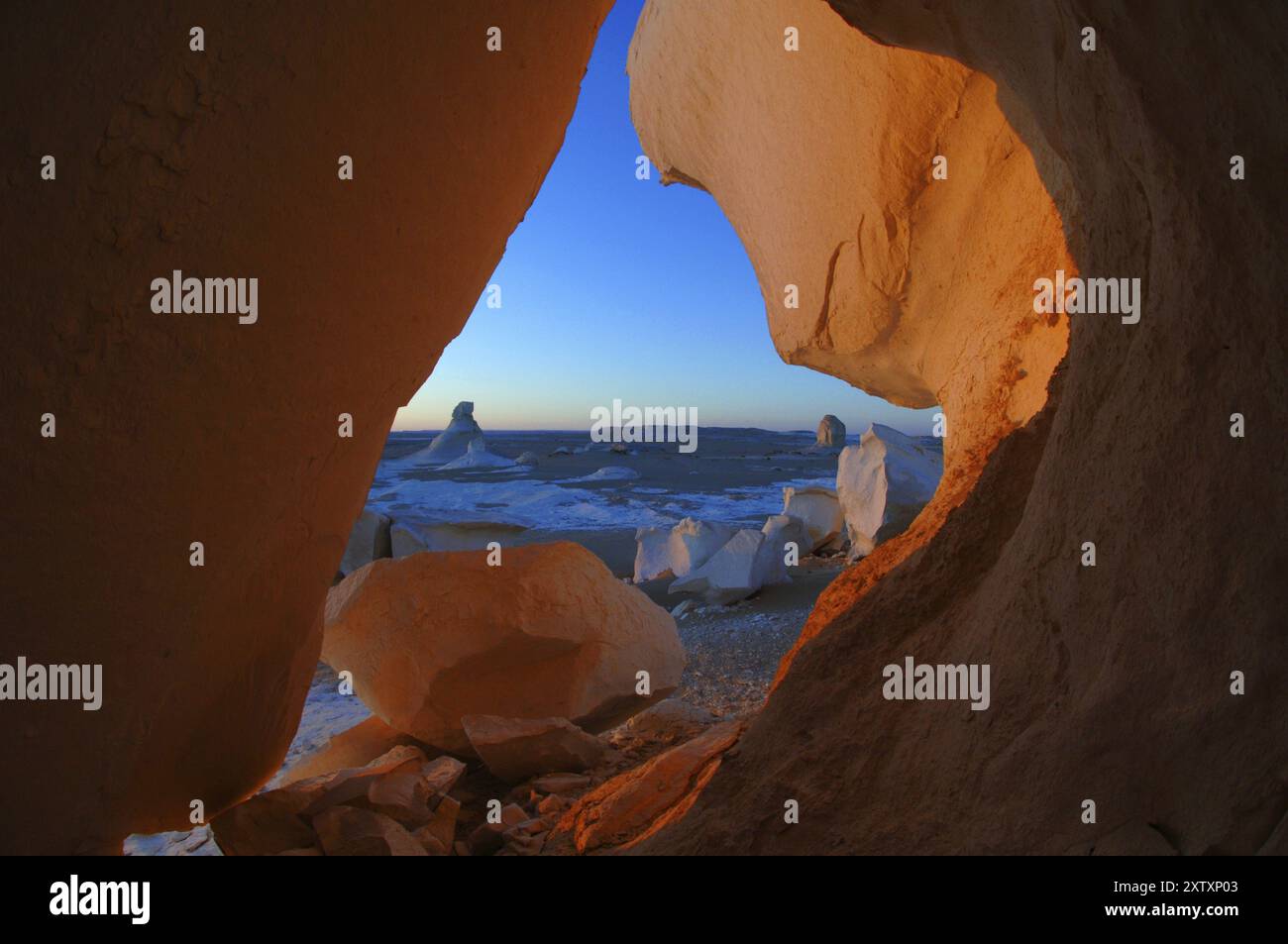 Sculpted shape hi-res stock photography and images - Alamy