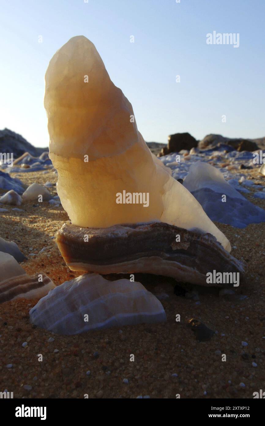Egypt, White Desert, bizarre sandstone cliffs, Middle East, Africa ...