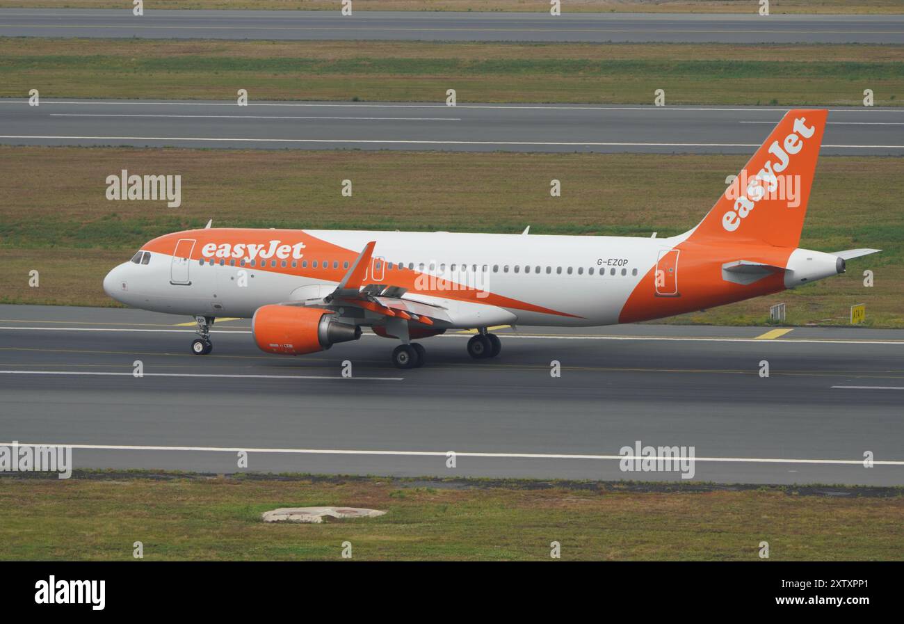 ISTANBUL, TURKIYE - JUNE 17, 2023: EasyJet Airbus A320-214 (6633 ...
