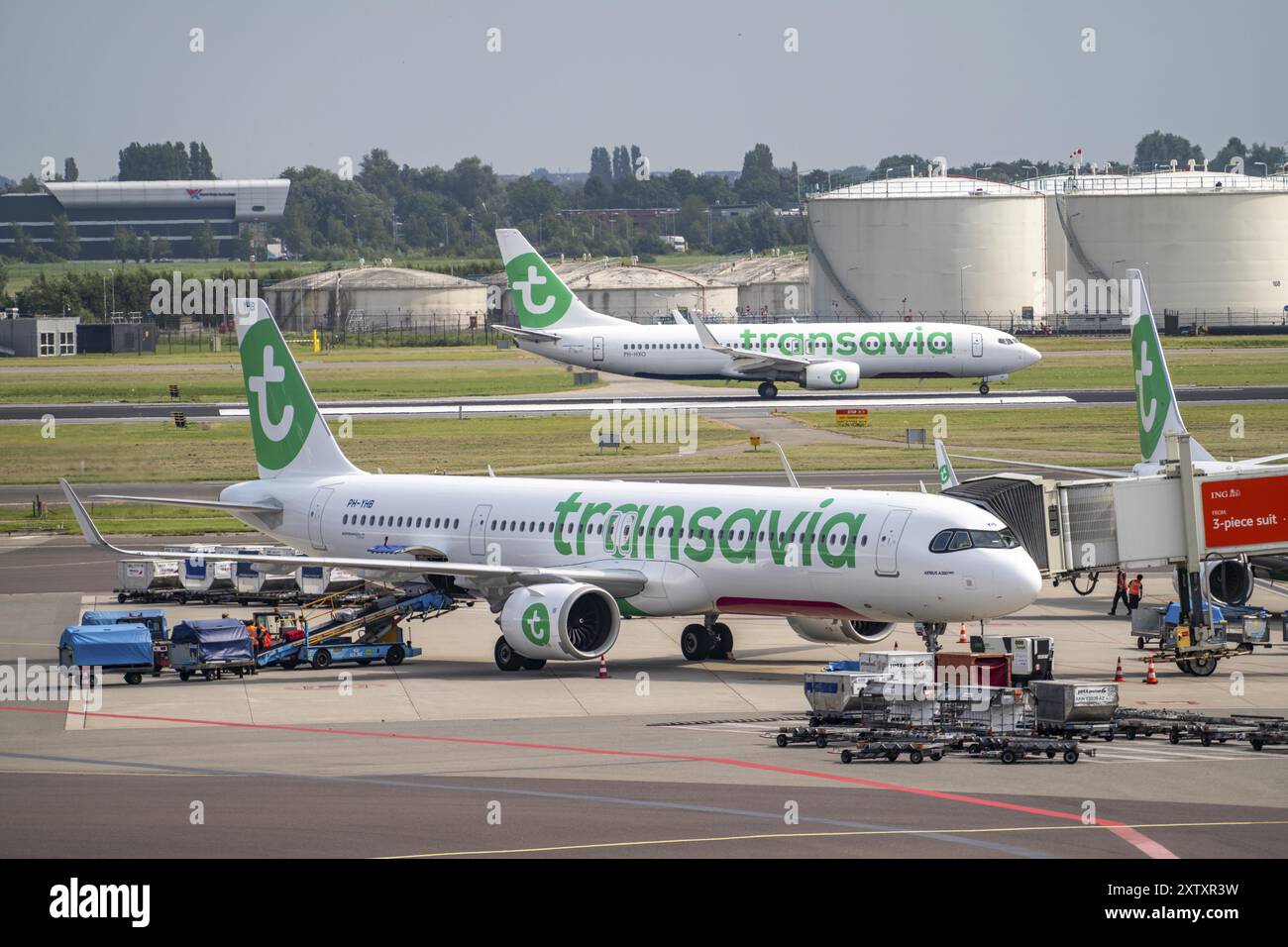 Terminal gates hi-res stock photography and images - Alamy