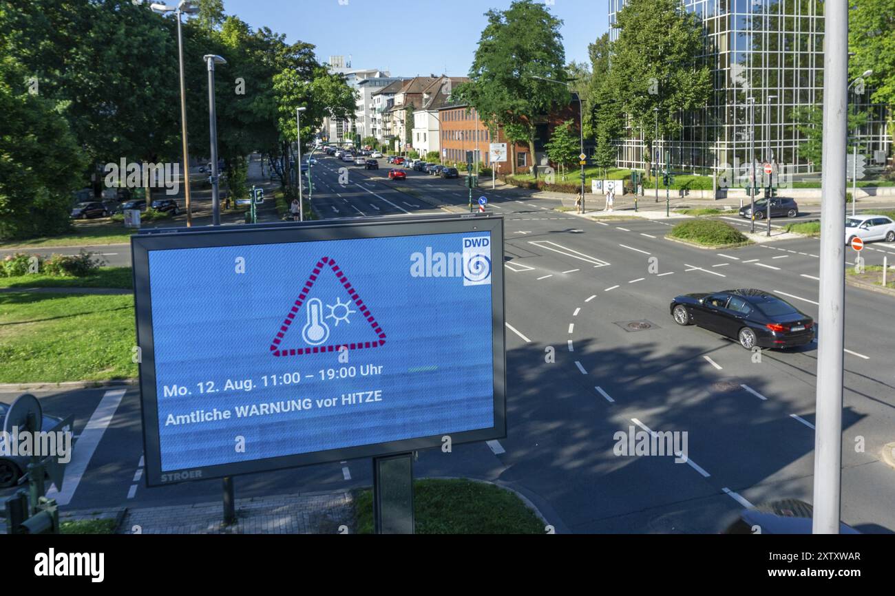 Official weather warning hi-res stock photography and images - Alamy