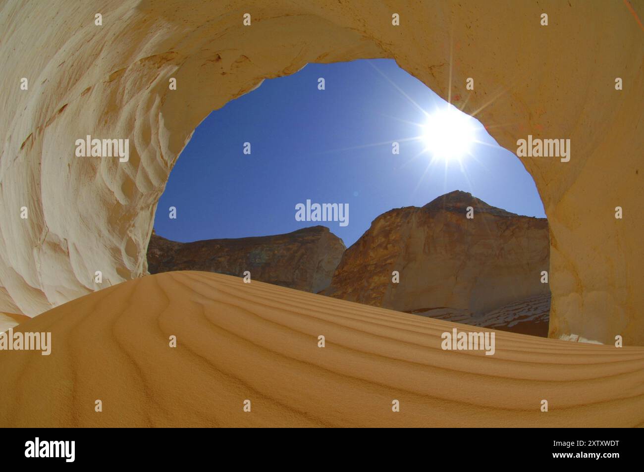 Egypt, White Desert, bizarre sandstone cliffs, Middle East, Africa ...